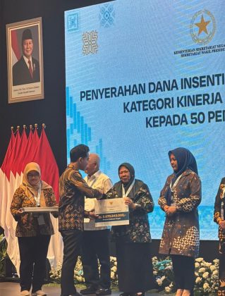 Pemprov Sulteng Sukses Turunkan Stunting, Wagub Sulteng dr. Reny Lamadjido Terima Dana Insentif ...